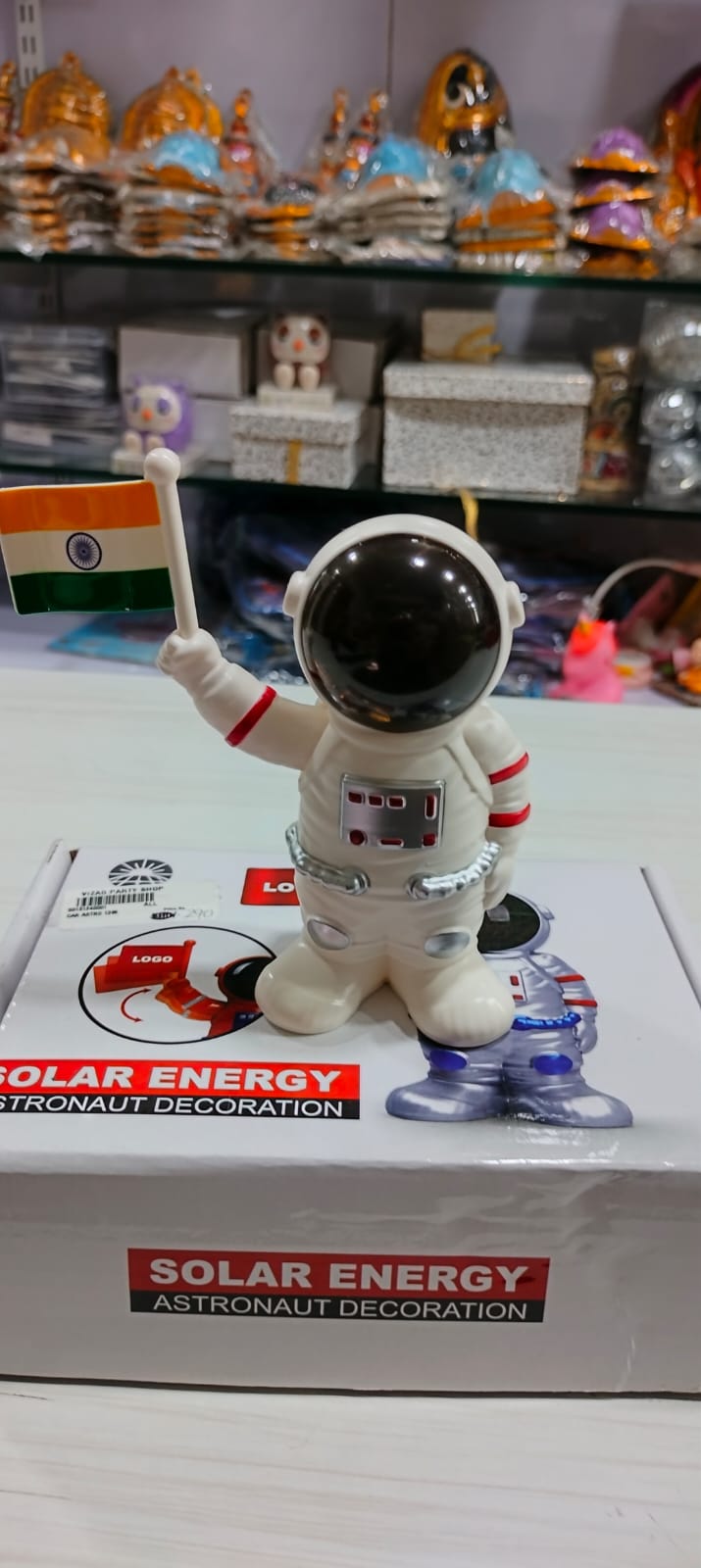 Solar Astronaut Waving Hand – Bobble Heads & Toys – Vizag Party Shop
